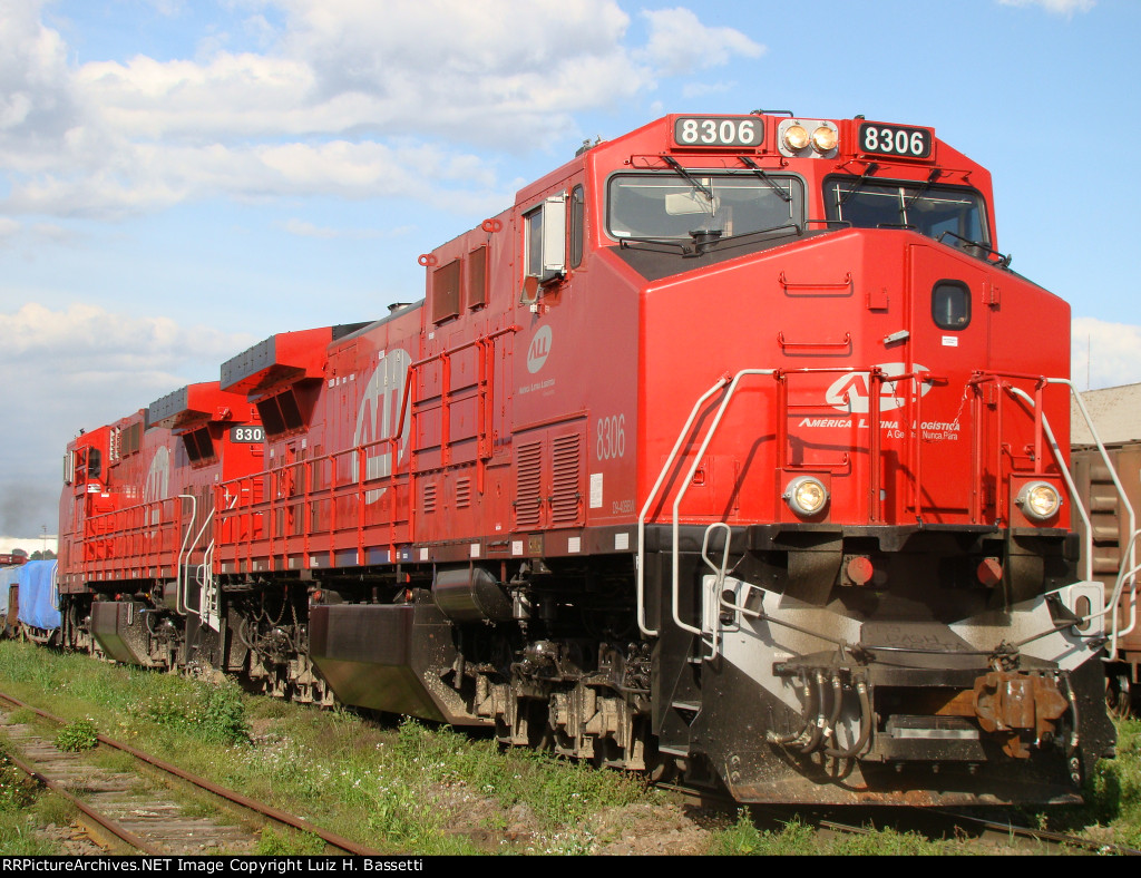 D9-40BBW DASH-9 8306